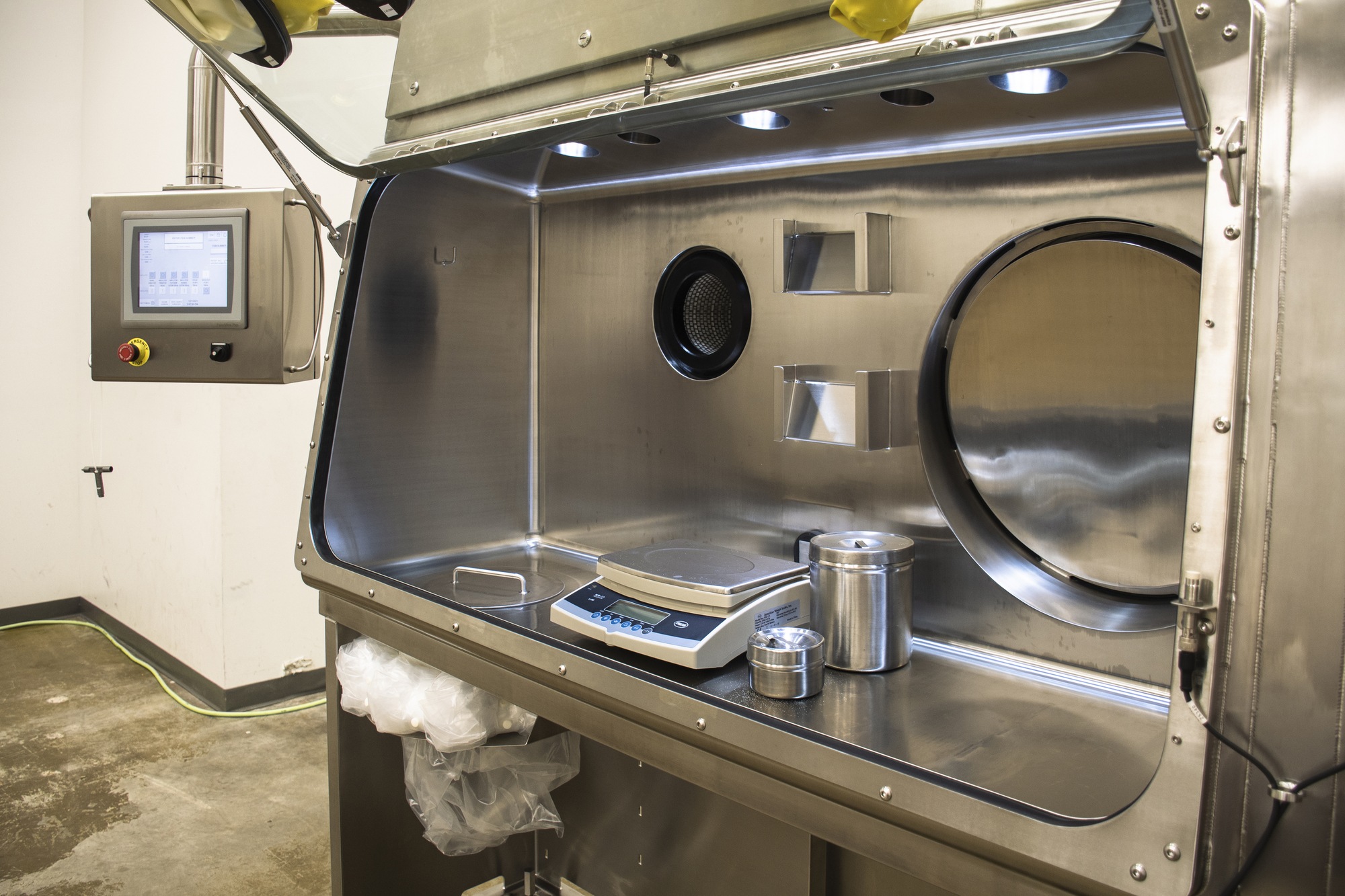 High Containment Weigh & Dispense Isolator - Rheo Engineering