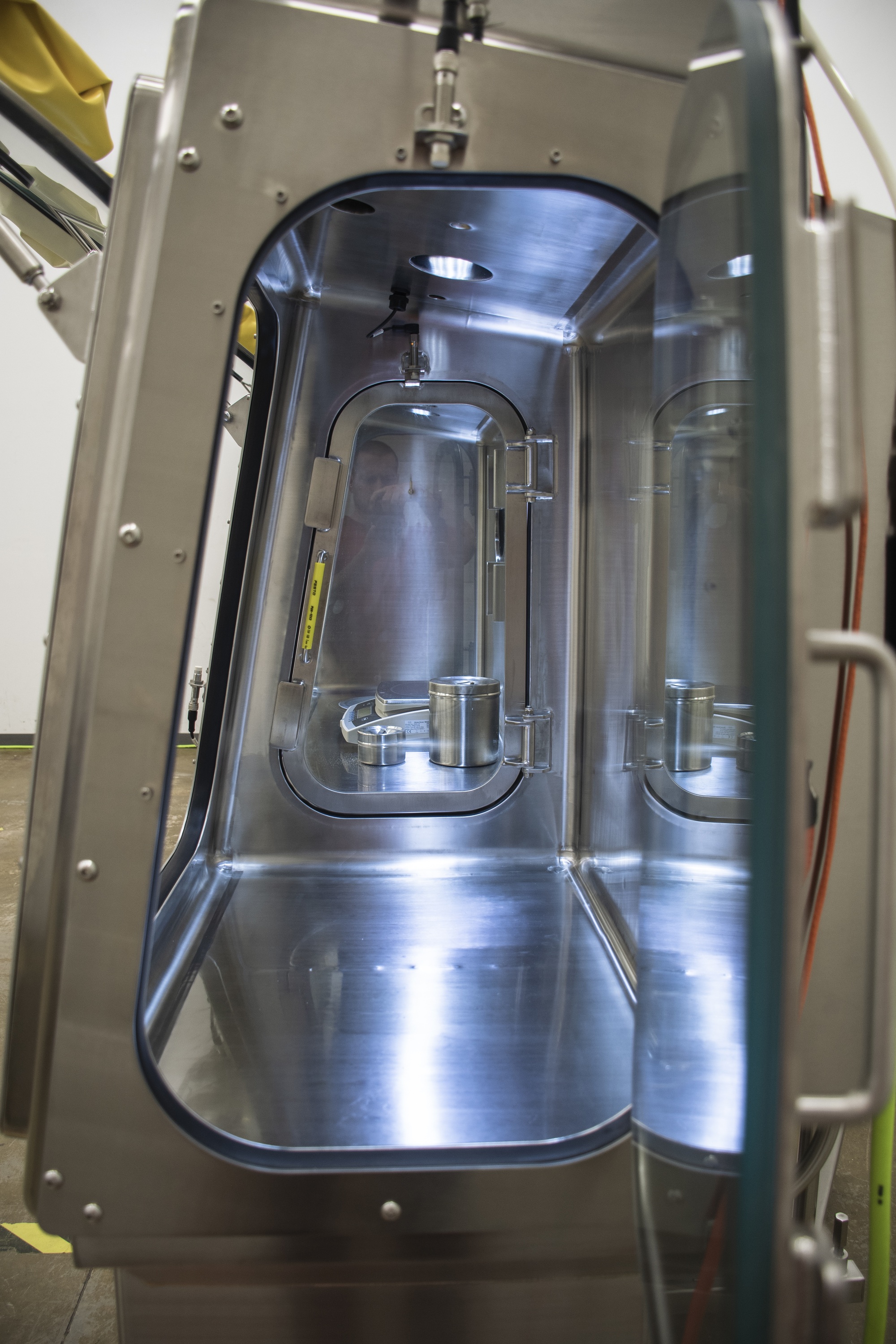 High Containment Weigh & Dispense Isolator - Rheo Engineering