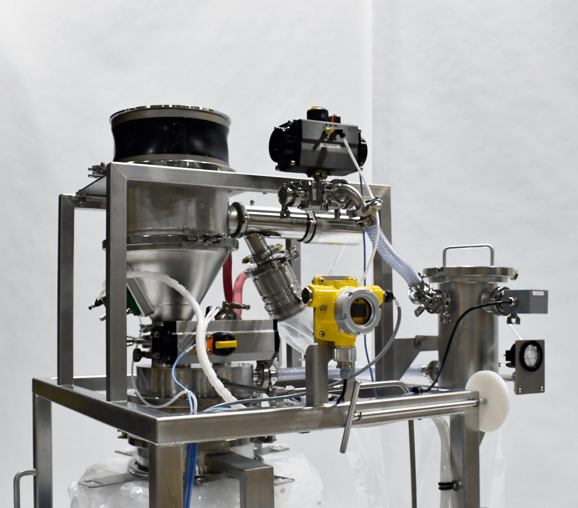 Automated High Containment Packout Station with WIP - Rheo Engineering